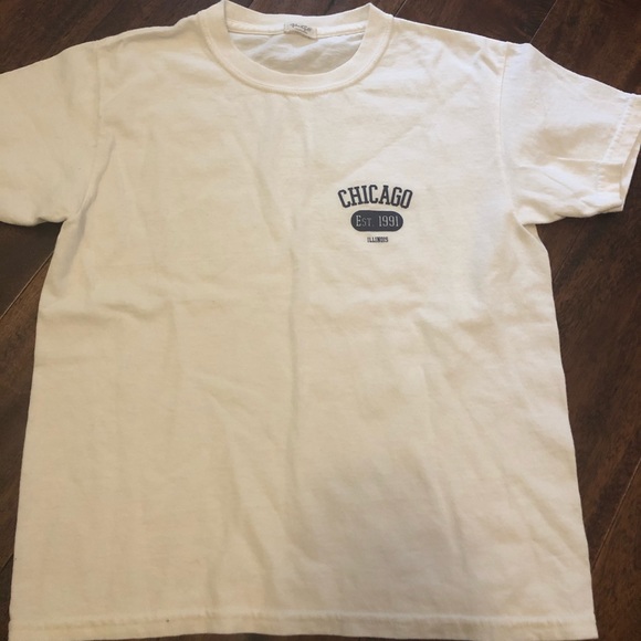 Brandy Melville | Tops | Brandy Melville White Chicago Tee | Poshmark